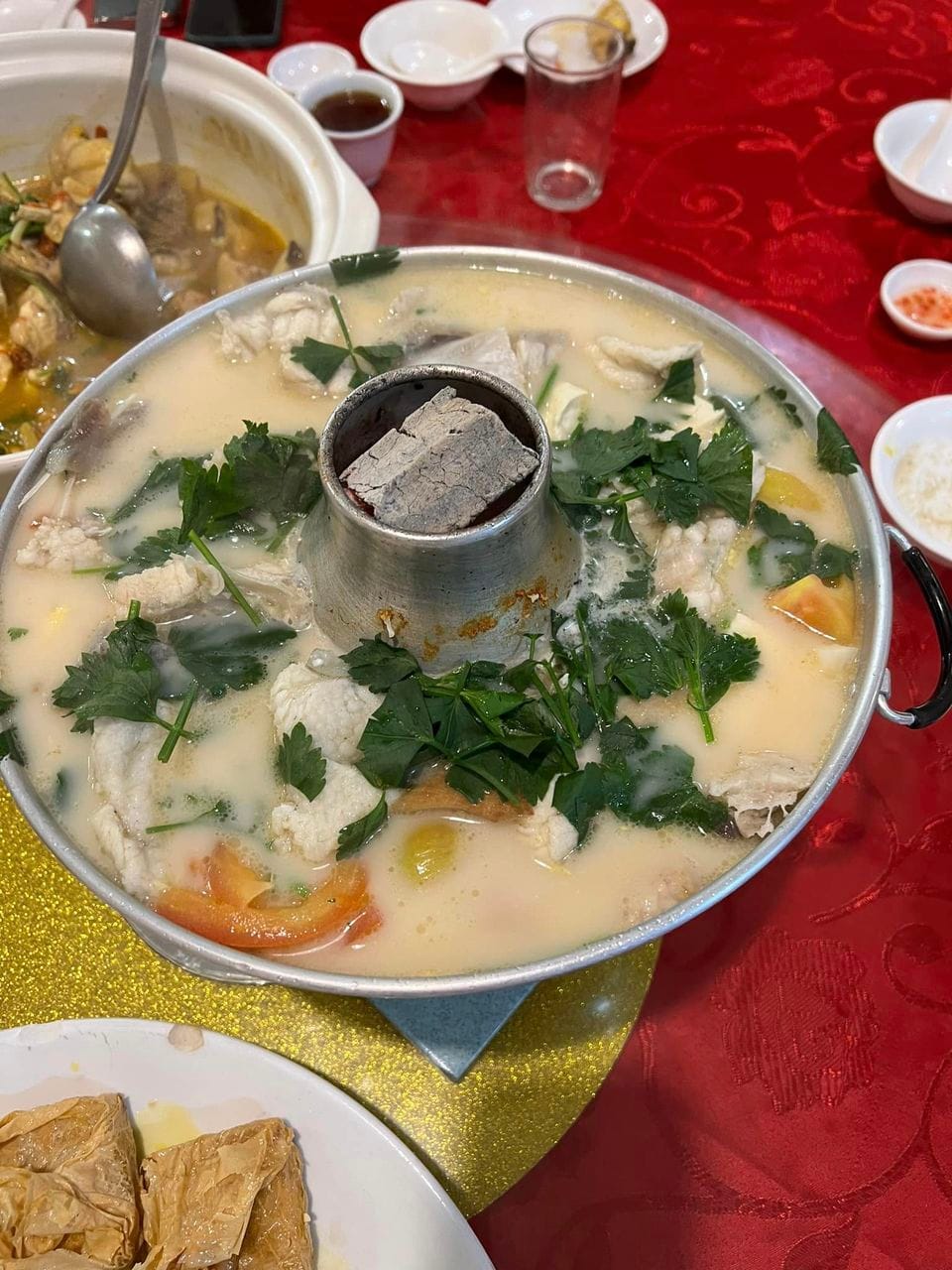 Rue Ee Restaurant Steamboat Dinner | Chiefeater.com