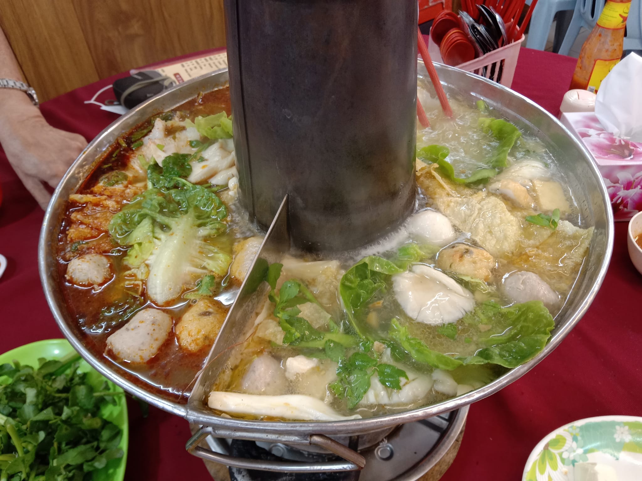 Restoran Mountain House Charcoal Steamboat | Chiefeater.com