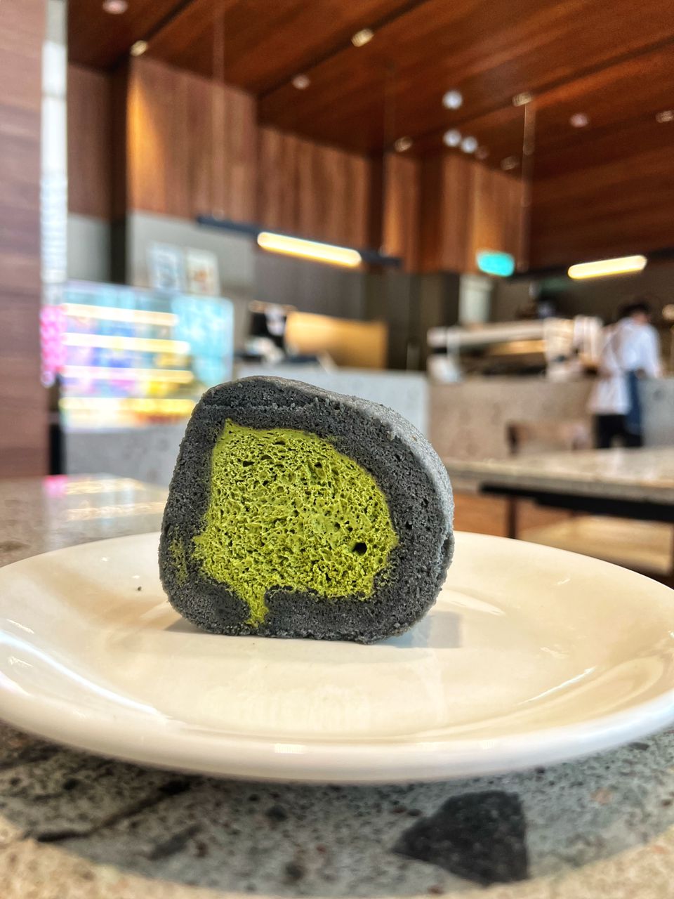 Artelier Coffee Charcoal Matcha Roll | Chiefeater.com