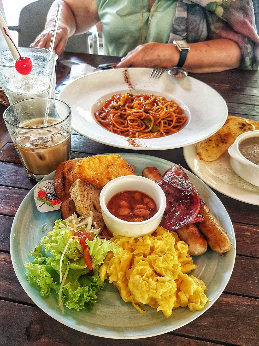 Smiling Buffalo Cafe Brunch | Chiefeater.com